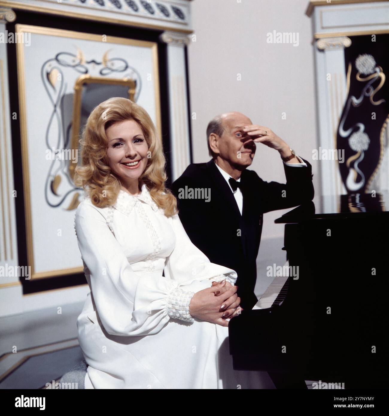 Entree für eine Chansonette, ZDF Musiksendung, 1972, Bild: Sängerin Rut ...