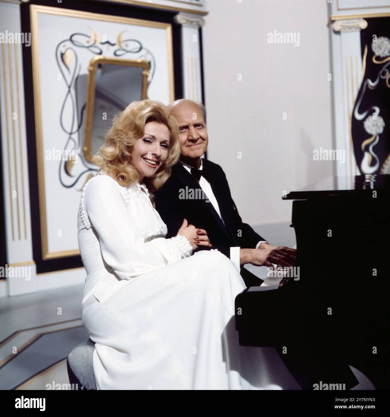 Entree für eine Chansonette, ZDF Musiksendung, 1972, Bild: Sängerin Rut ...