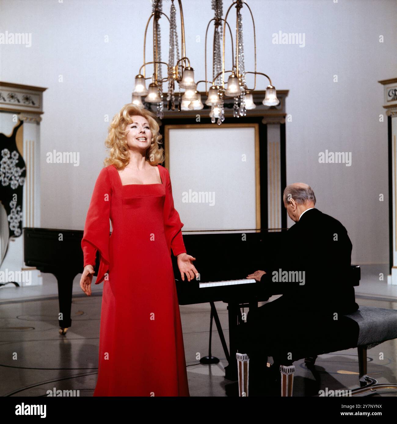 Entree für eine Chansonette, ZDF Musiksendung, 1972, Bild: Sängerin Rut ...