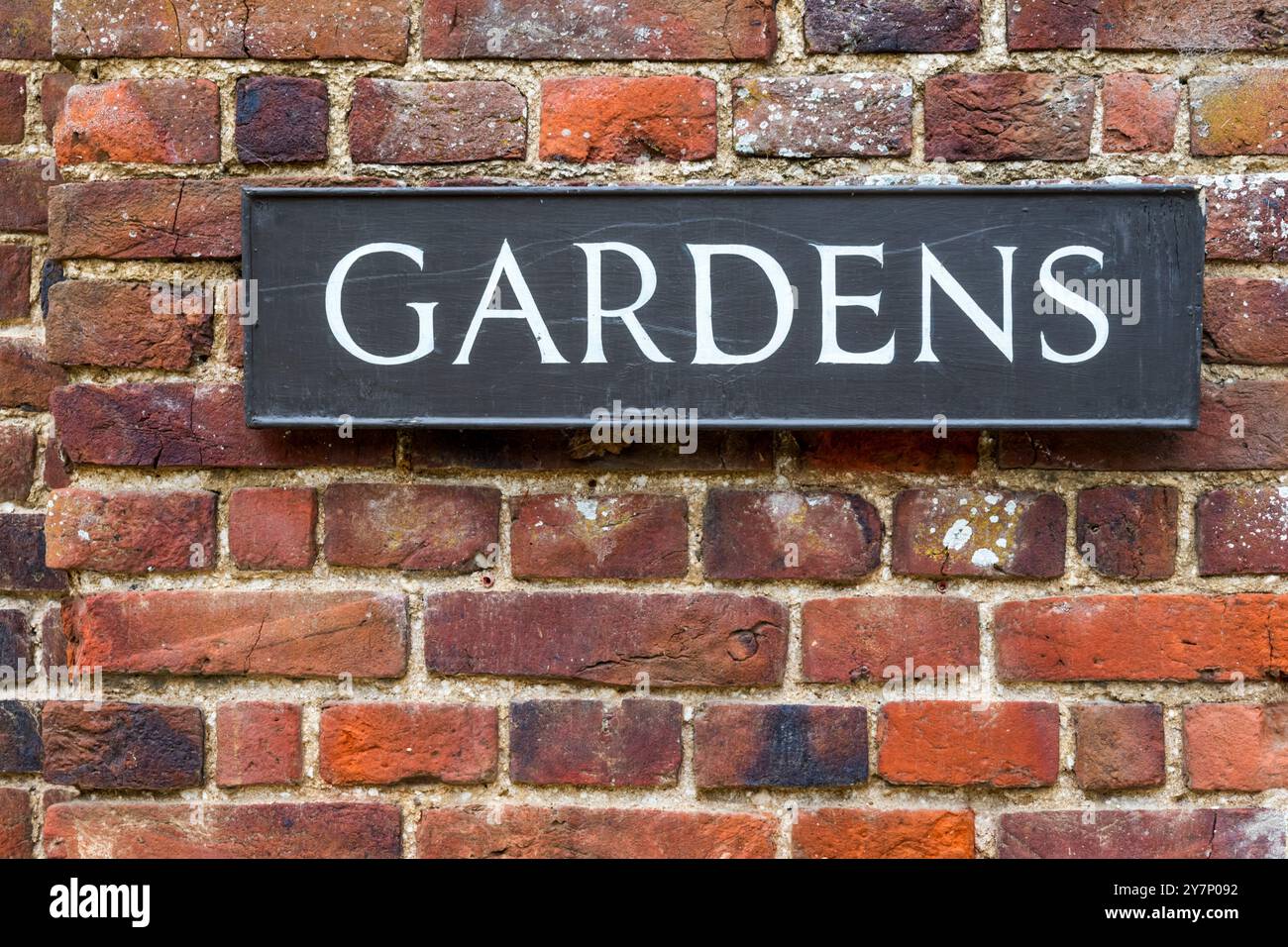 Brick wall signage hi-res stock photography and images - Alamy