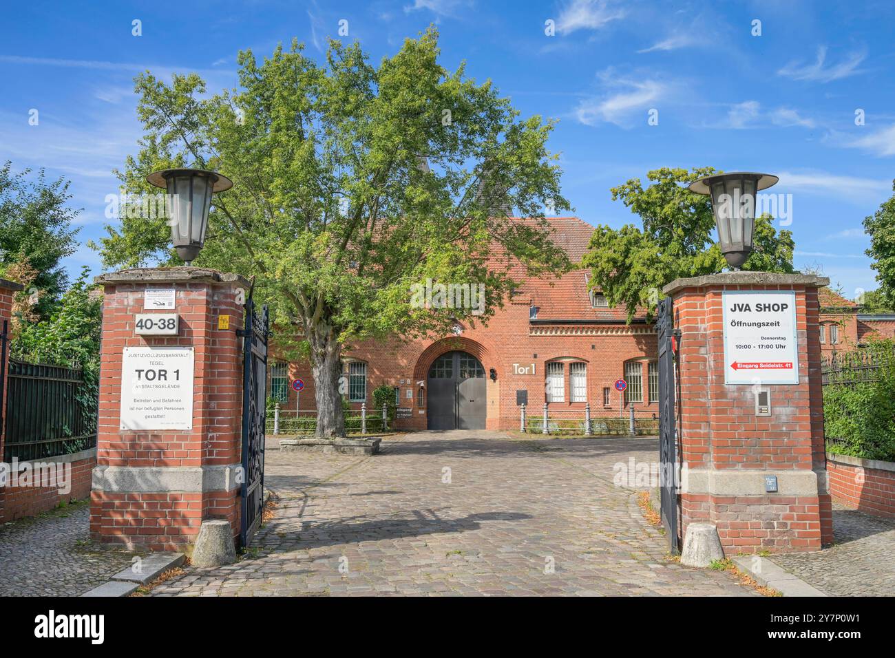 Main entrance, Gate 1, Tegel Prison, Seidelstrasse, Reinickendorf ...