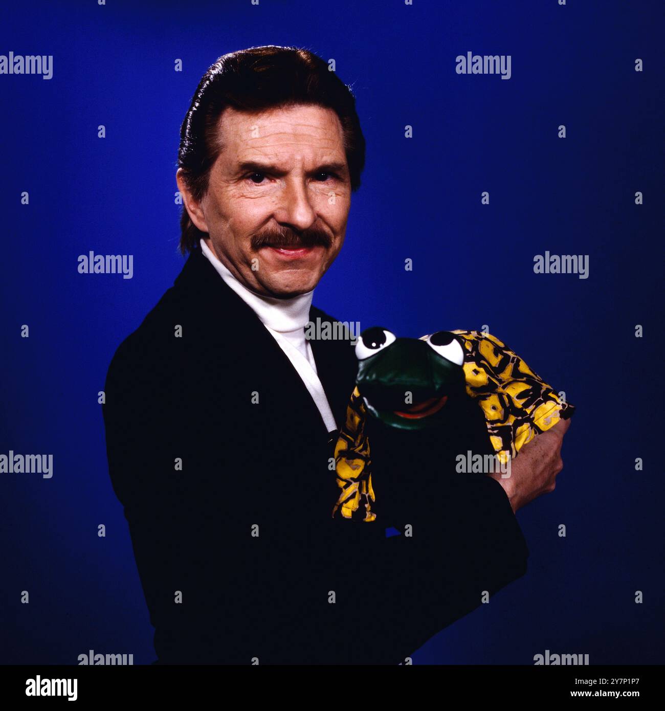 Fliege puppe hi-res stock photography and images - Alamy