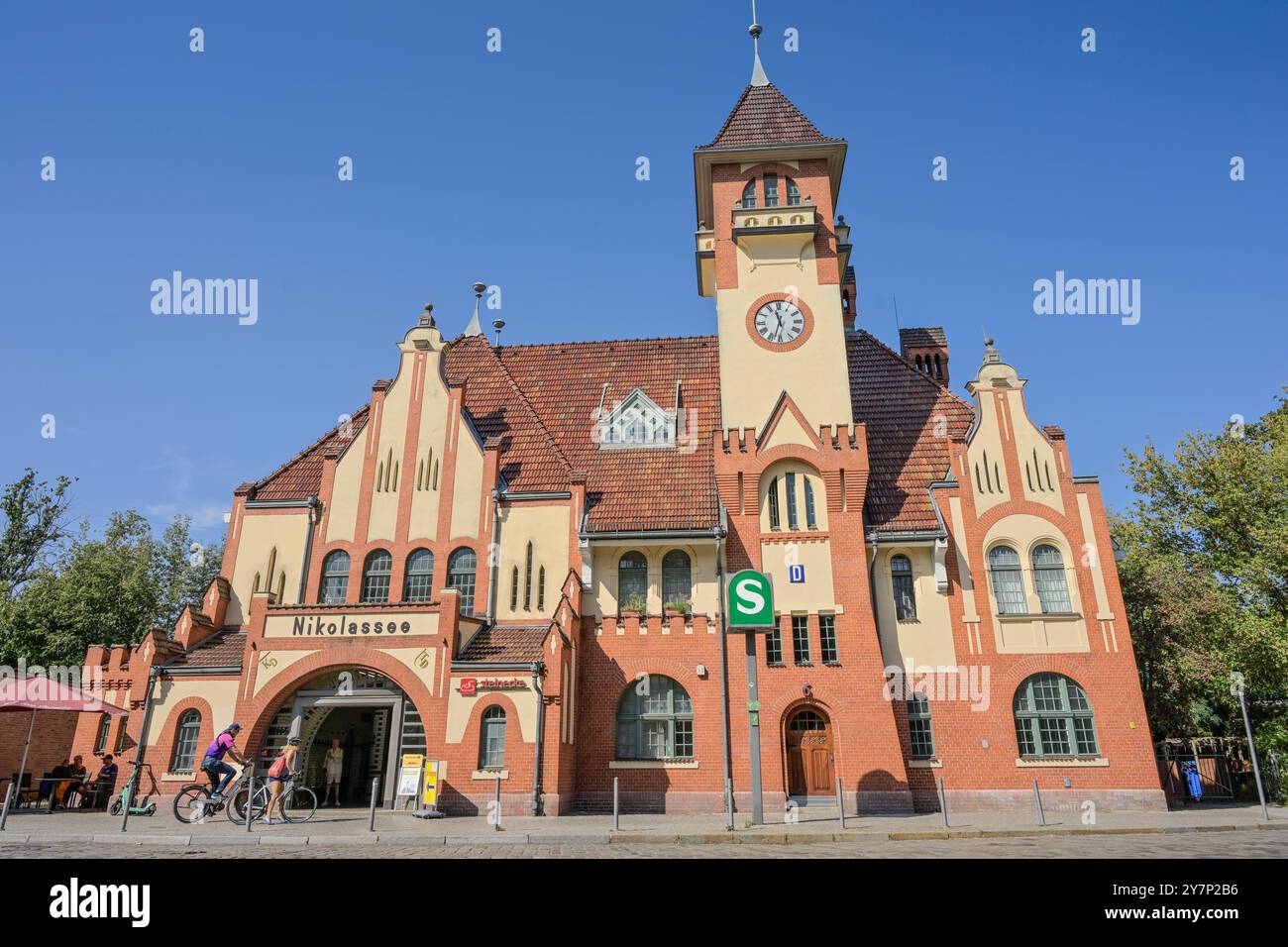 S-Bahn station, Nikolassee, Zehlendorf, Berlin, Germany, S-Bahnhof ...