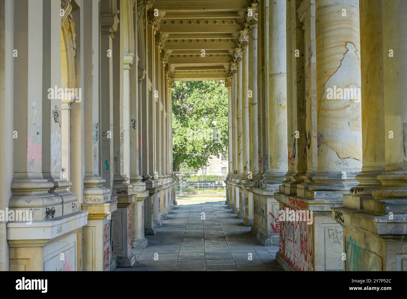 Royal Colonnade, Potsdamer Strasse, Heinrich-von-Kleist-Park ...