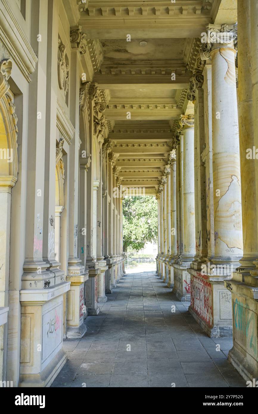 Colonnades at the kleistpark hi-res stock photography and images - Alamy