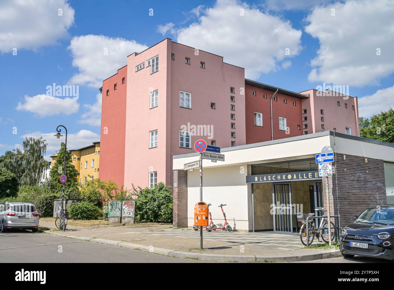 Residential building, Fritz-Reuter-Allee, Stavenhagener Straße ...