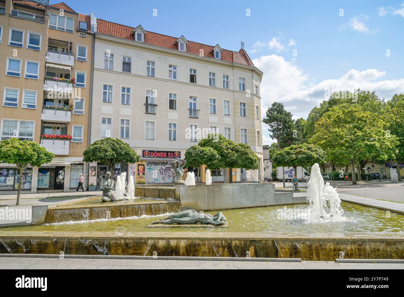 Franz-Neumann-Platz, fountain by Karol Broniatowski, Reinickendorf ...
