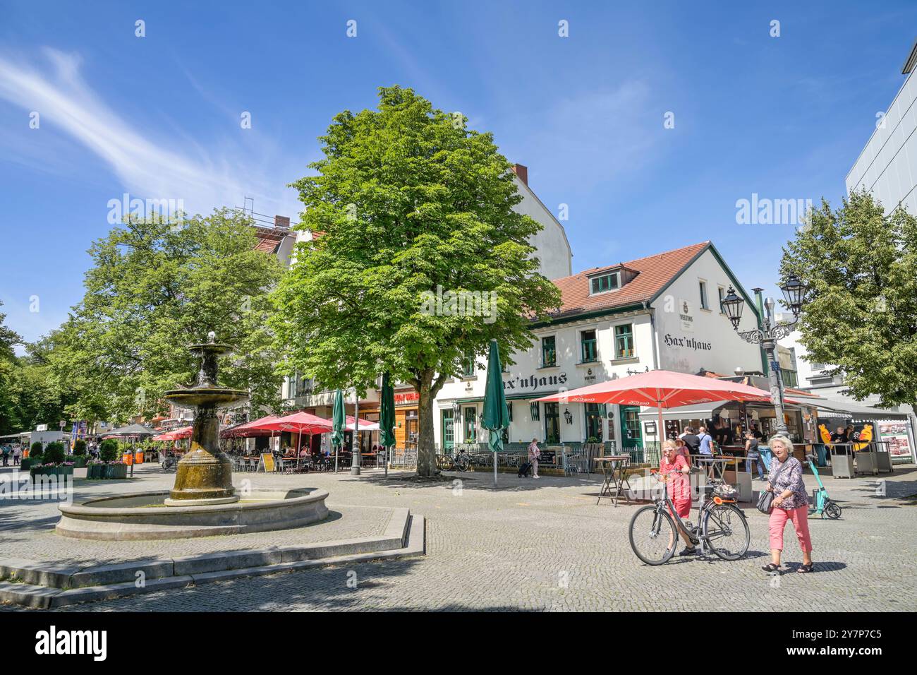 Schinkel fountain, street scene Alt-Tegel, Tegel, Reinickendorf, Berlin ...