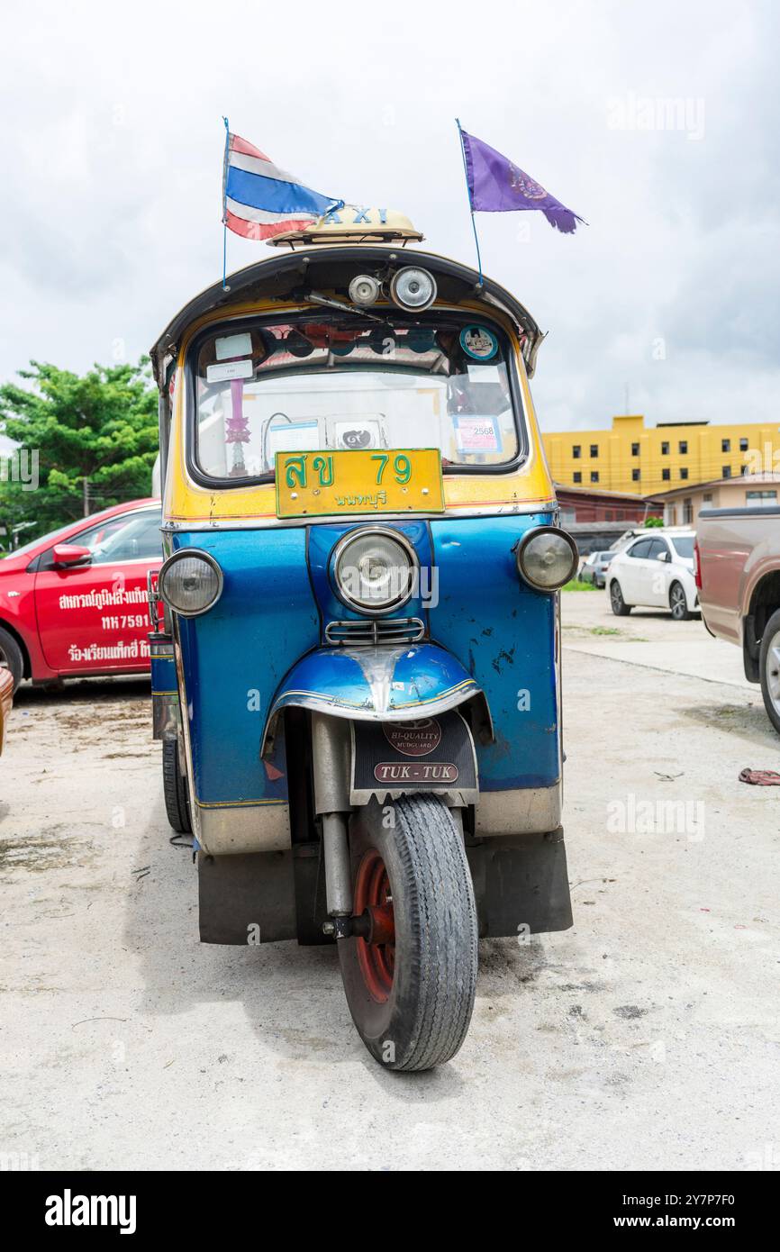 Lpg auto rickshaw hi-res stock photography and images - Alamy