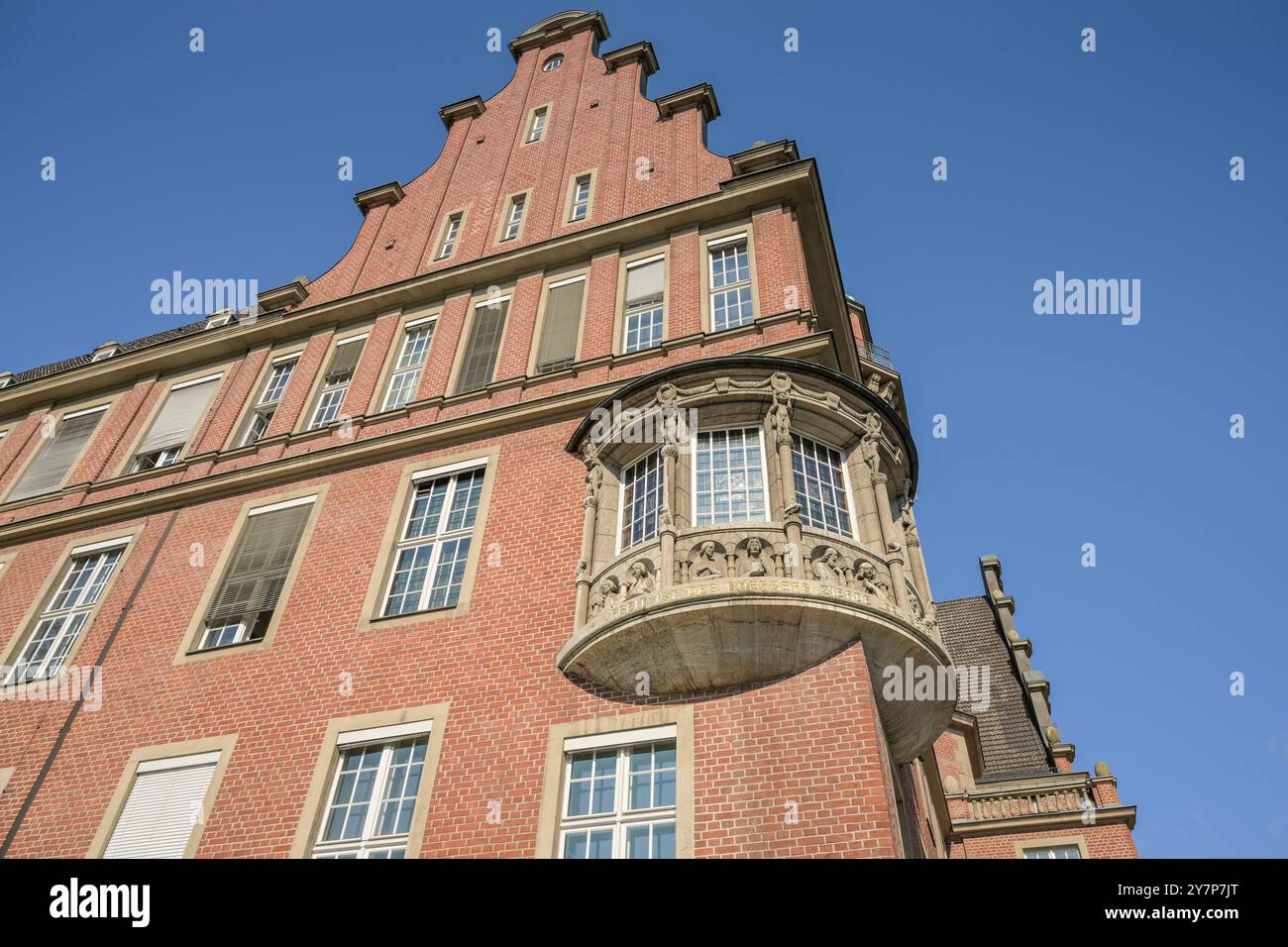 Building detail, bay window, round window, Old Town Hall, Eichborndamm ...