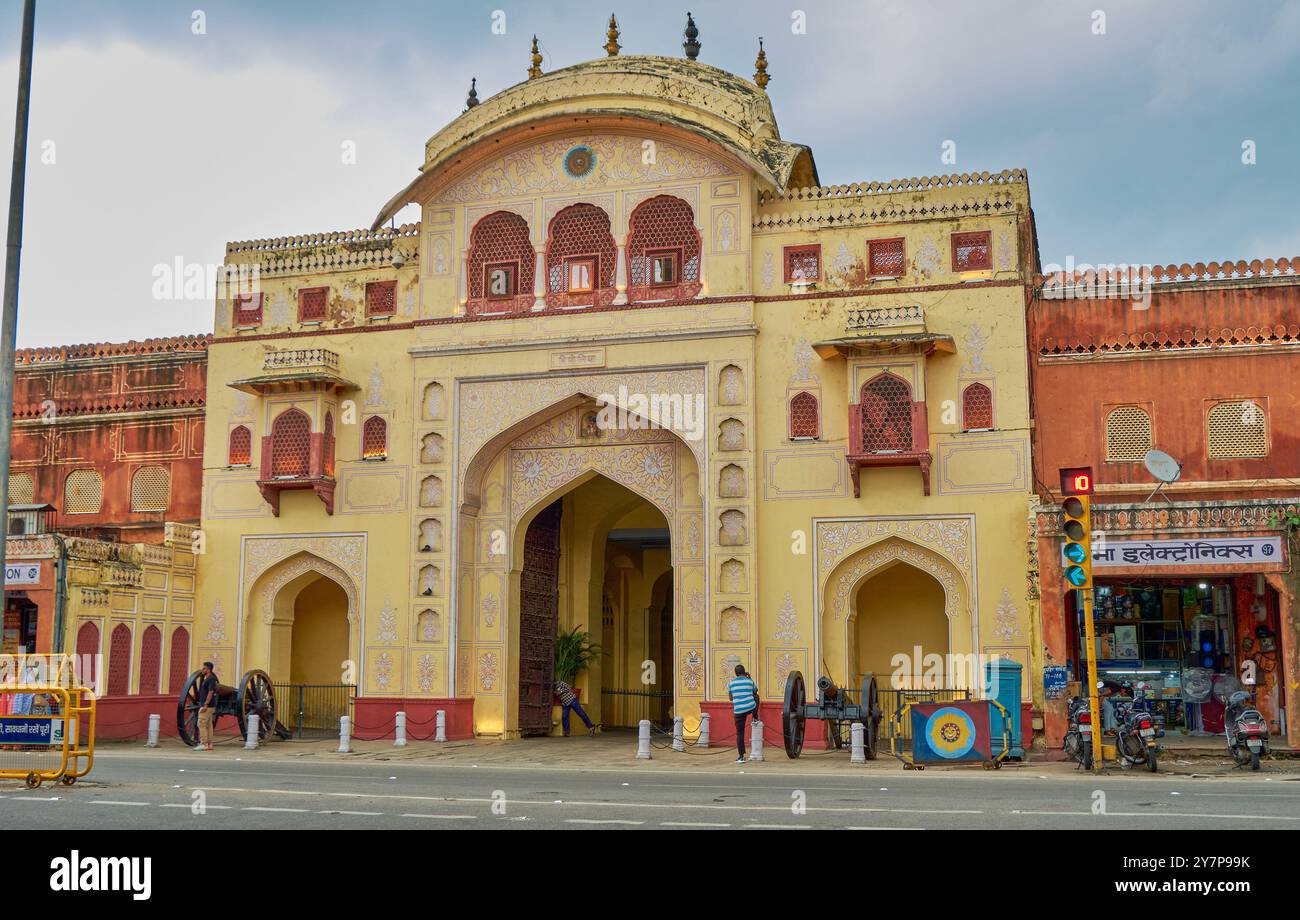 Rajasthani gate hi-res stock photography and images - Alamy