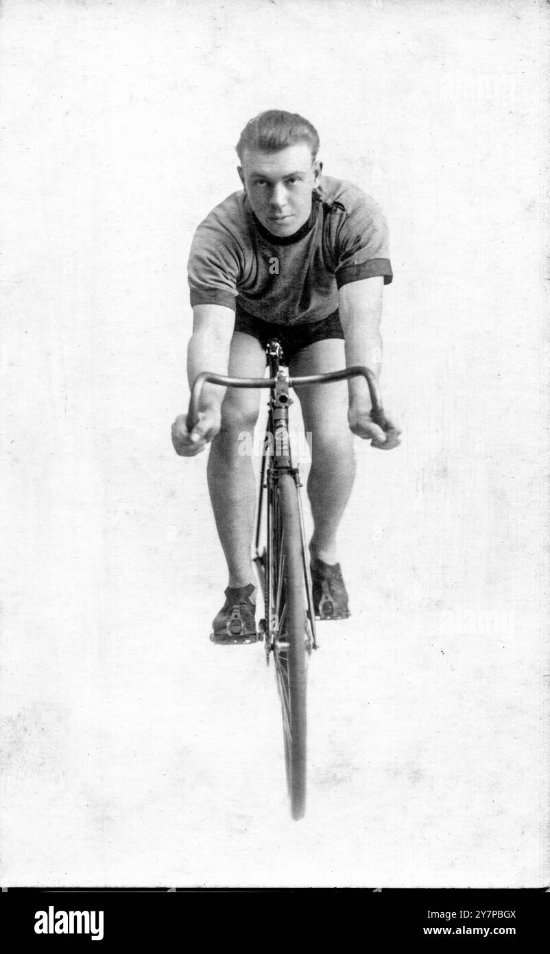 Early 1900s bicycle hi-res stock photography and images - Alamy