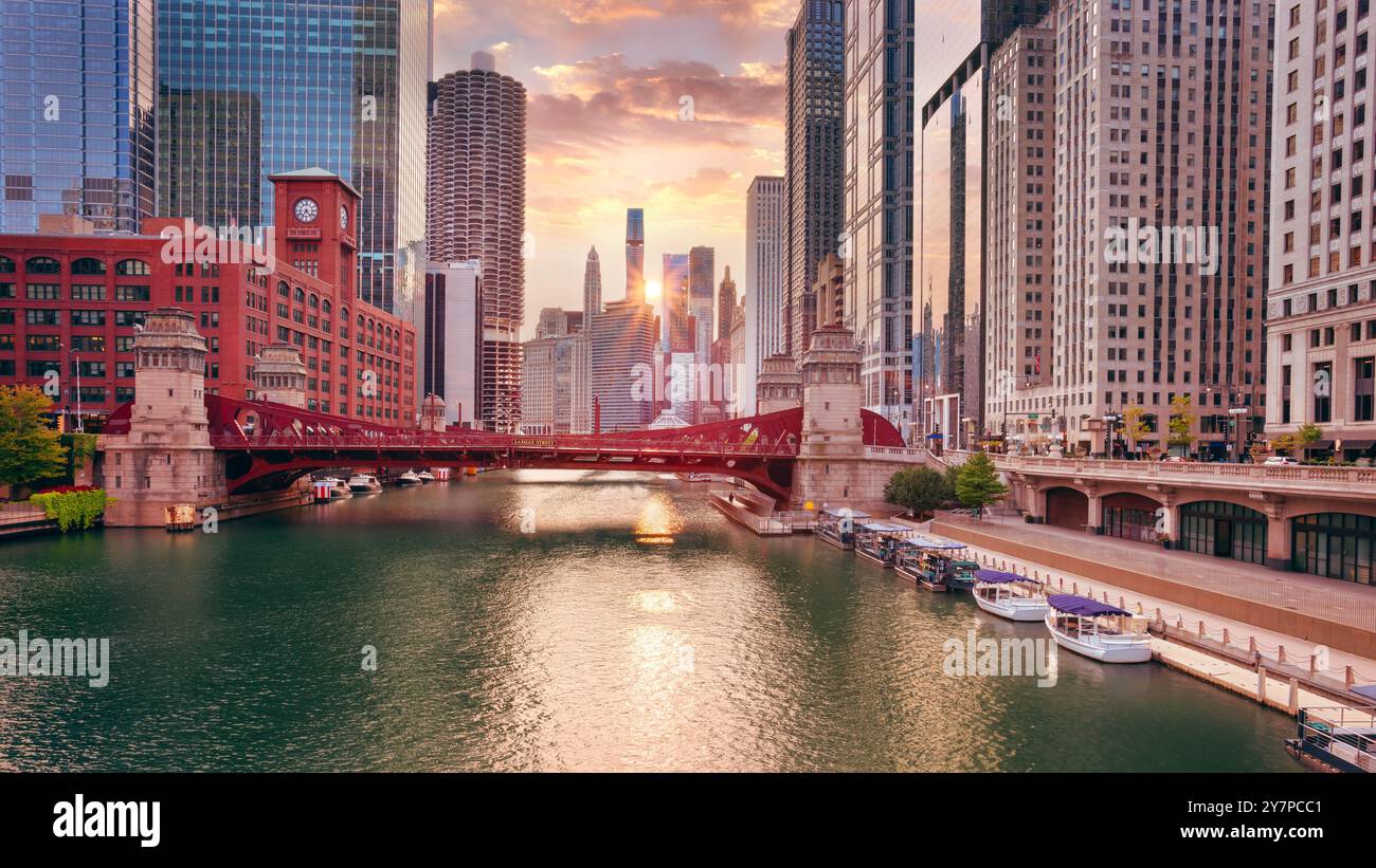 Chicago, Illinois, USA. Cityscape image of Chicago downtown skyline at ...