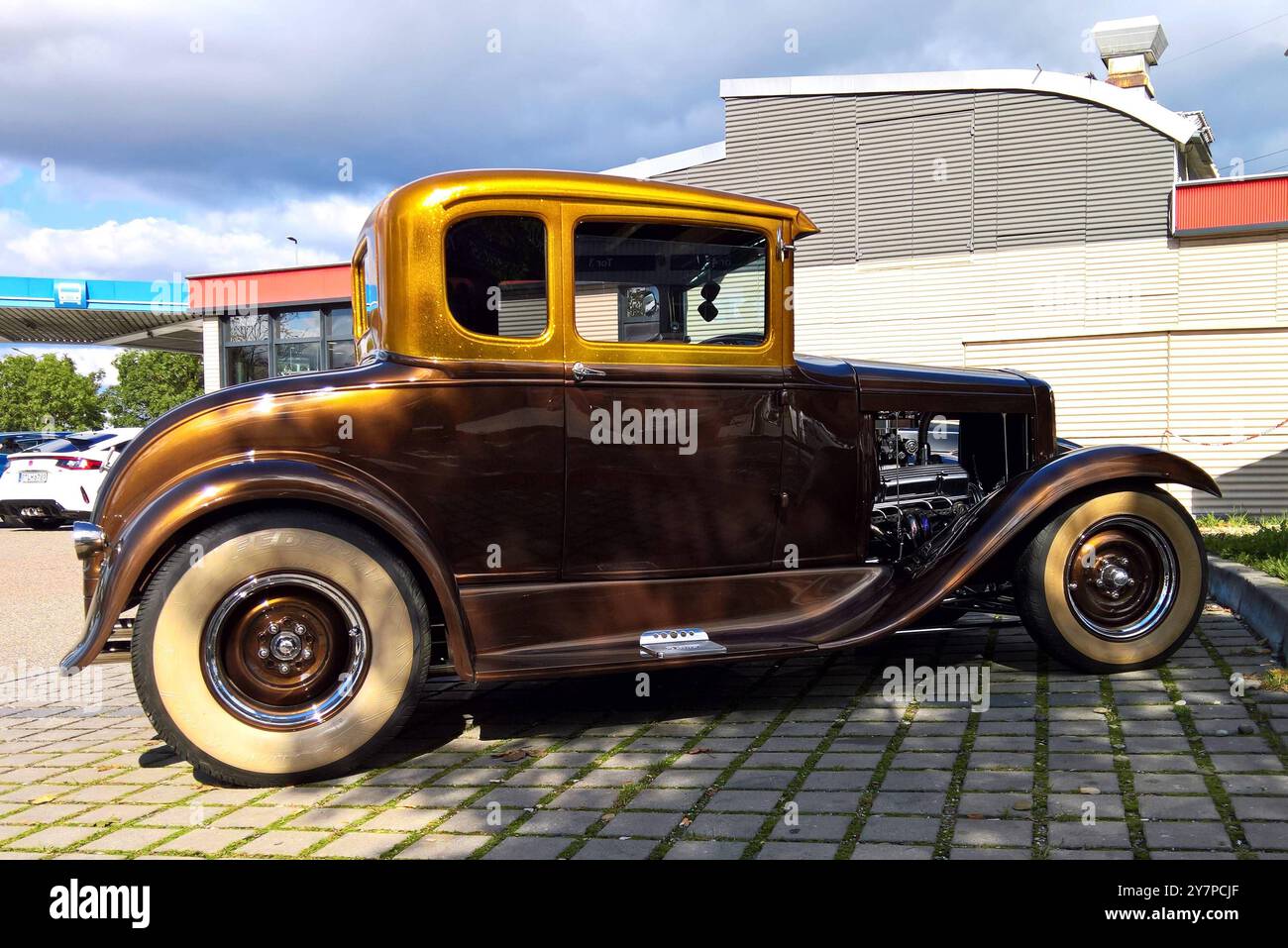 Customizing cars hi-res stock photography and images - Alamy