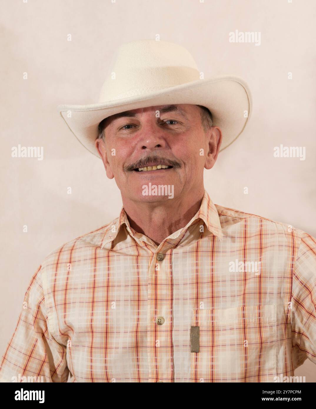 Cowboy smiling at camera hi-res stock photography and images - Alamy