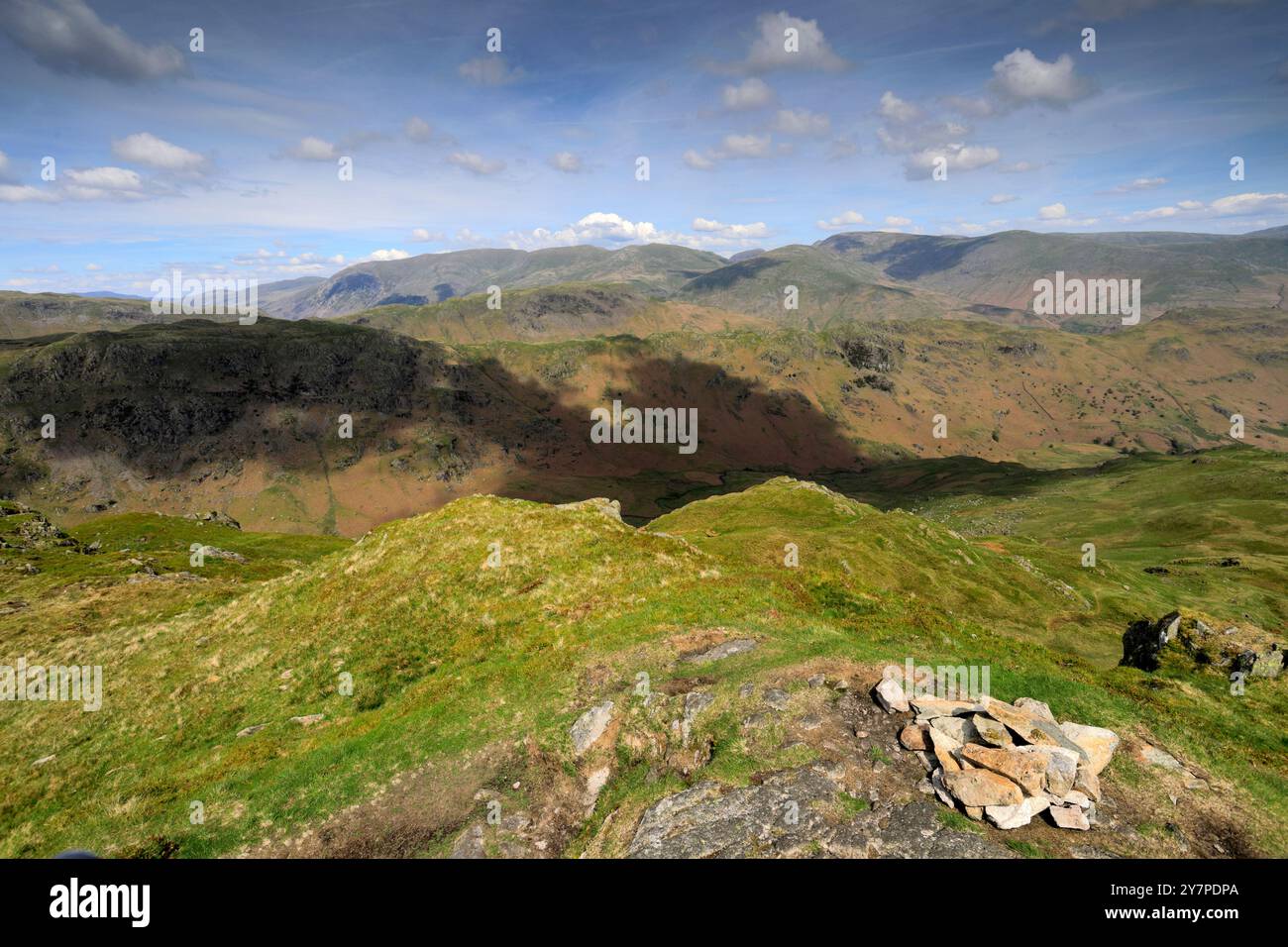 View over Tarn Crag fell, above the Easedale valley, Grasmere, Lake ...