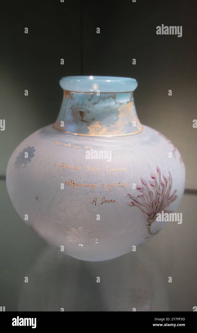 Daum Frères, Vase Chrysanthèmes by Victor Lemoine. 1897, École de Nancy ...