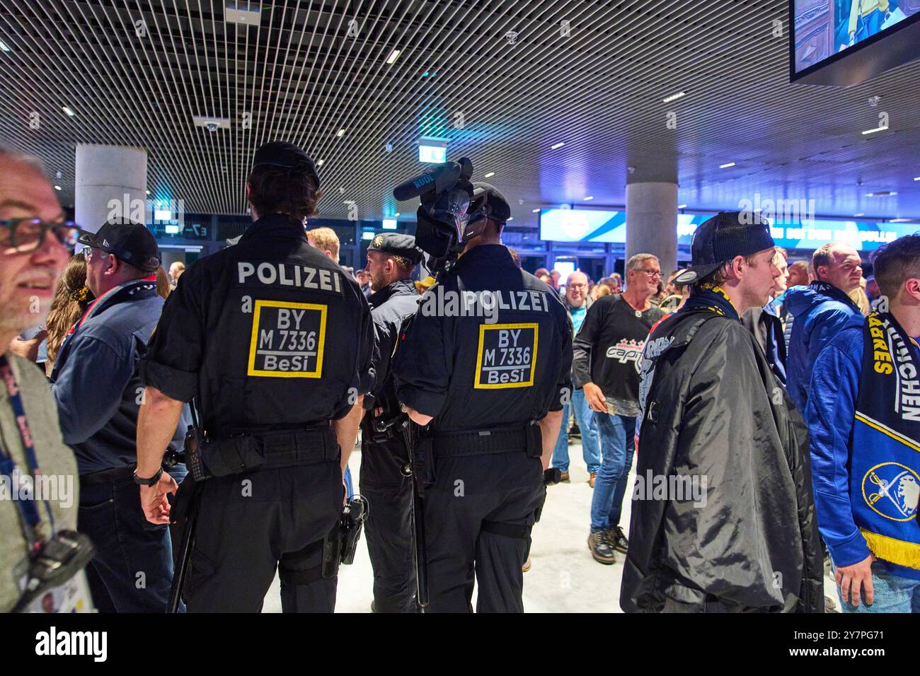 Police in the SAP Garden in the friendly match of the Global Series ...