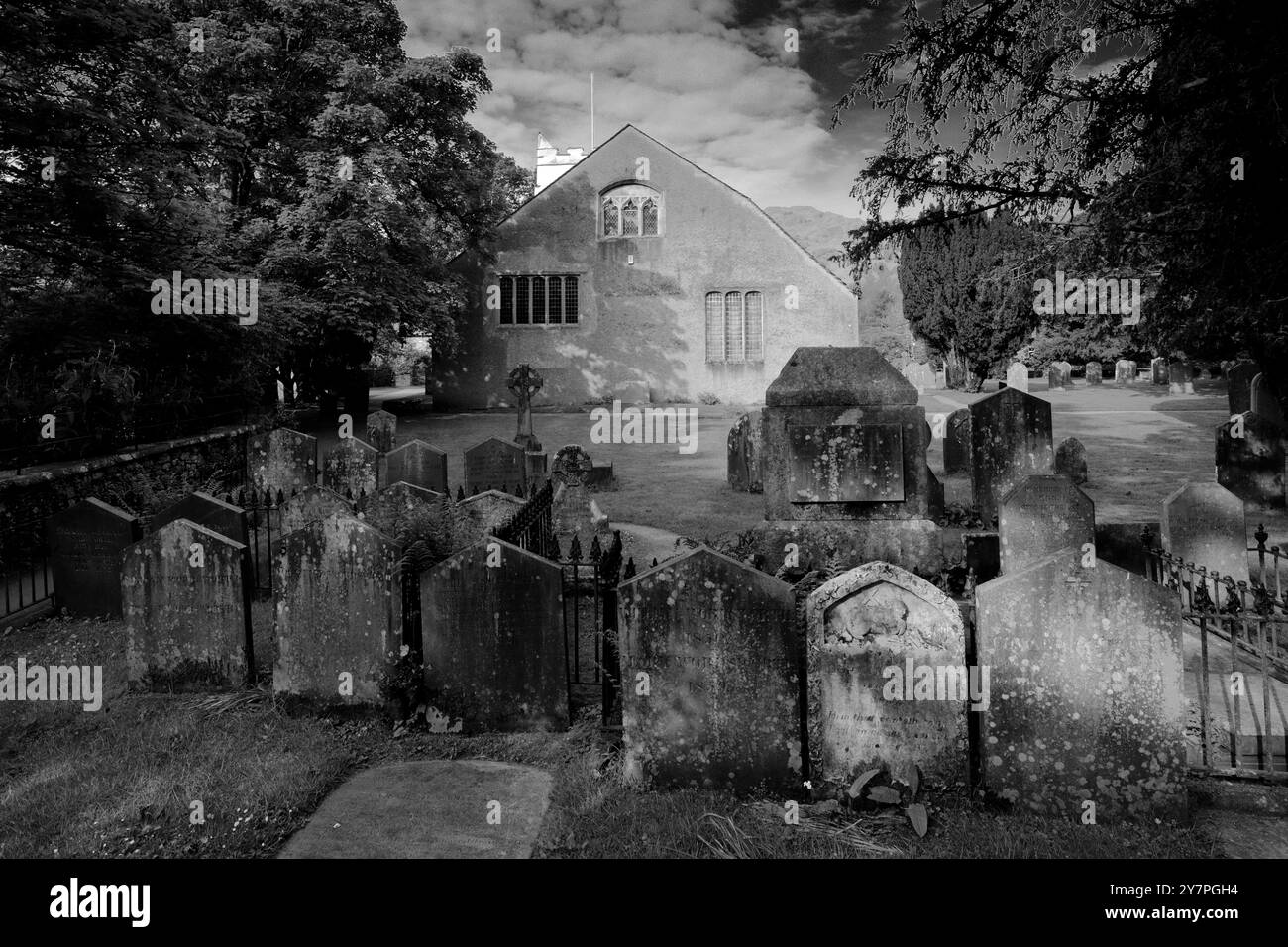 The Wordsworth Graves, St Oswalds church, Grasmere village, Lake ...