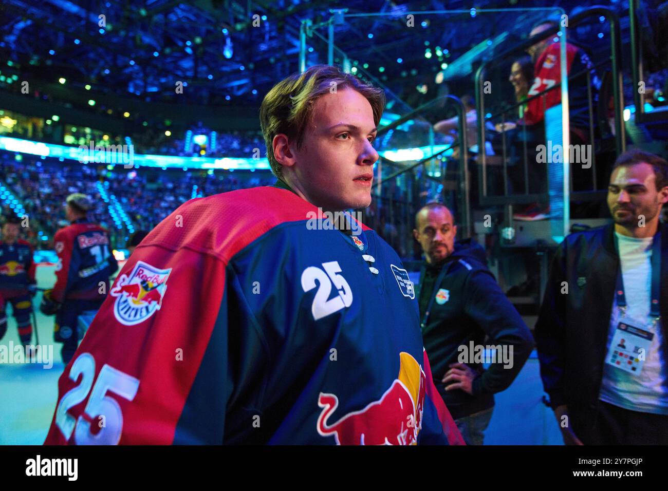 Simon Wolf, EHC RB Muc 25 in the friendly match of the Global Series ...