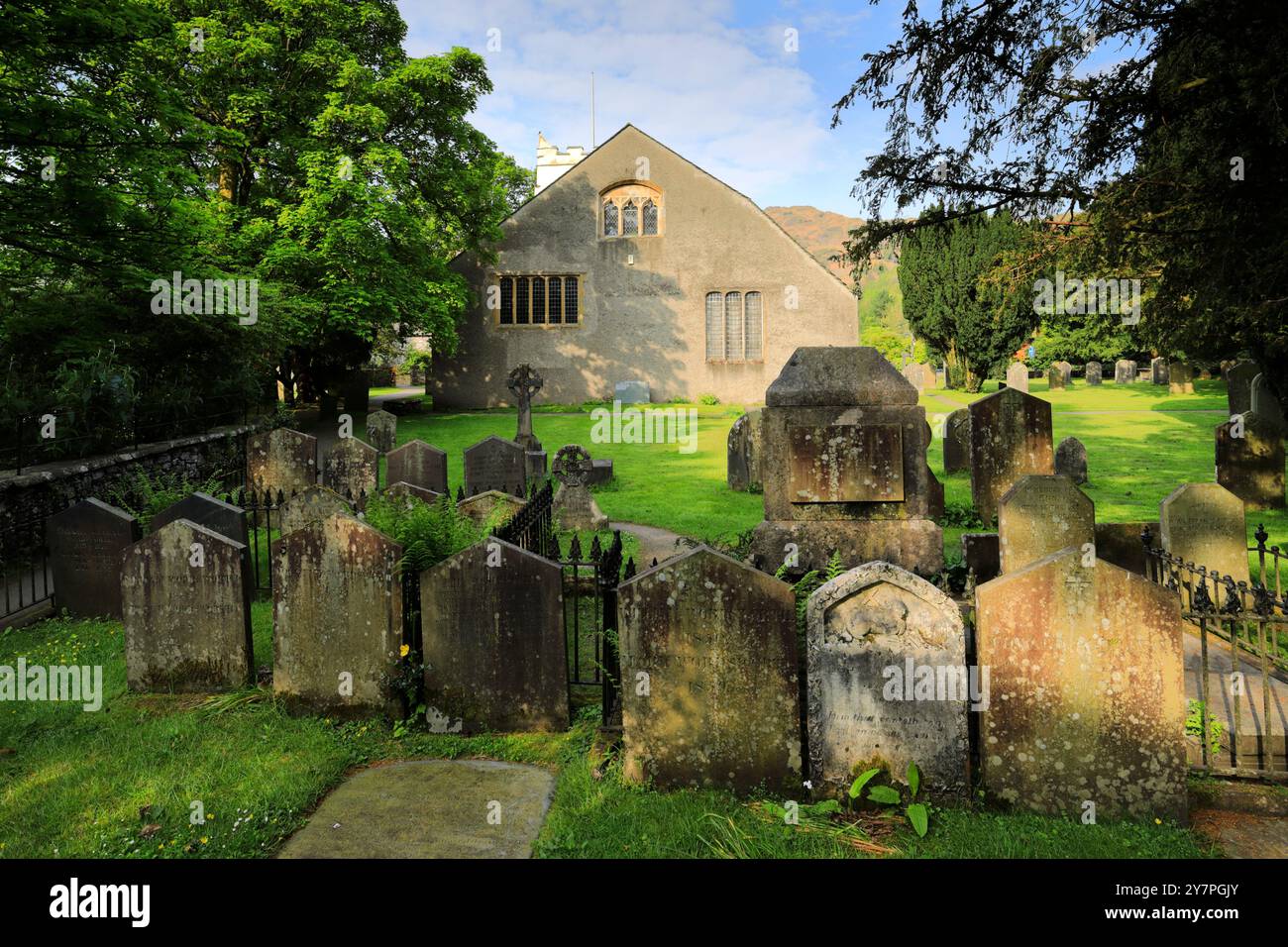The Wordsworth Graves, St Oswalds church, Grasmere village, Lake ...