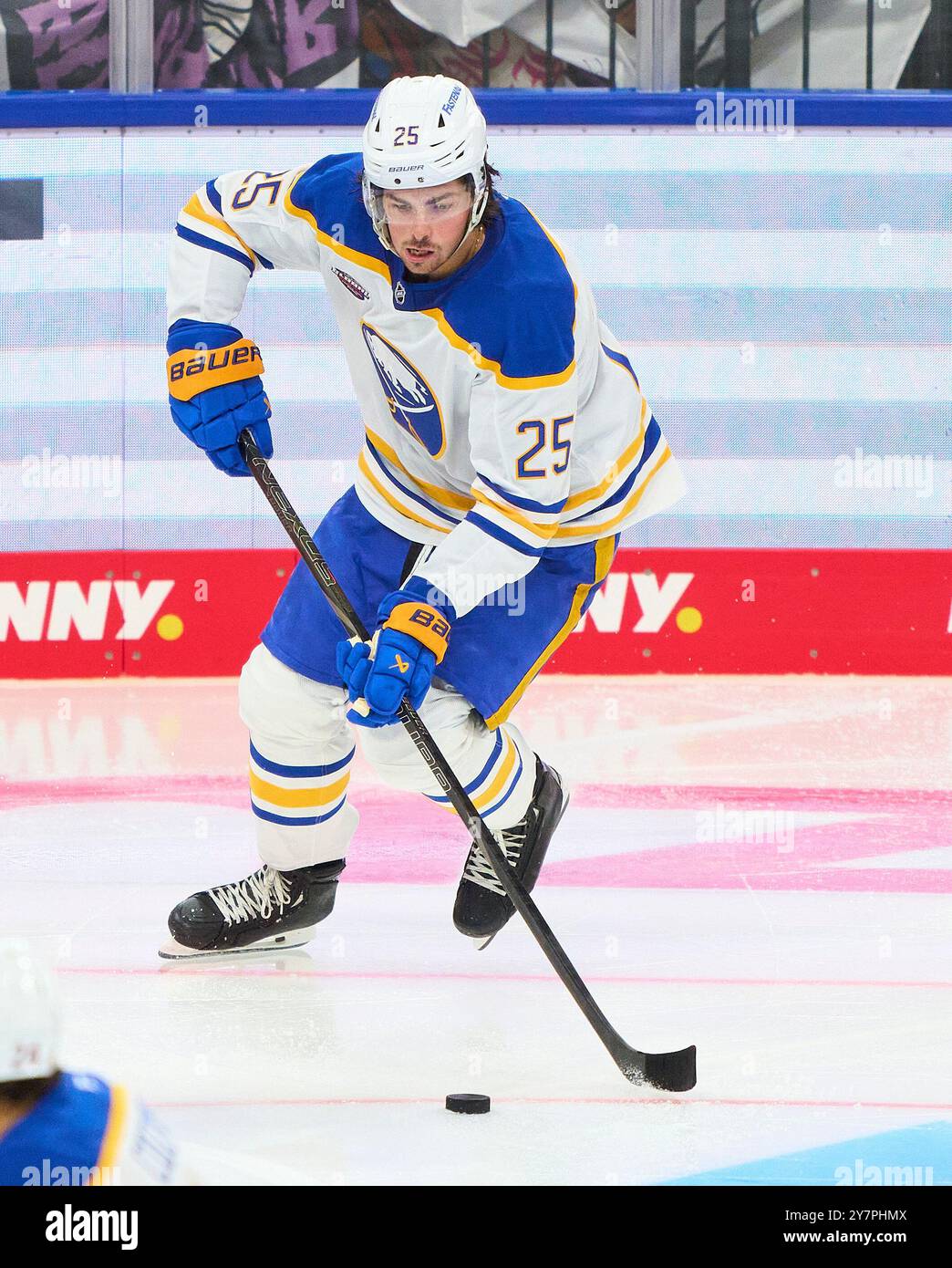 Owen Power, Buffalo Sabres 25 in the friendly match of the Global ...
