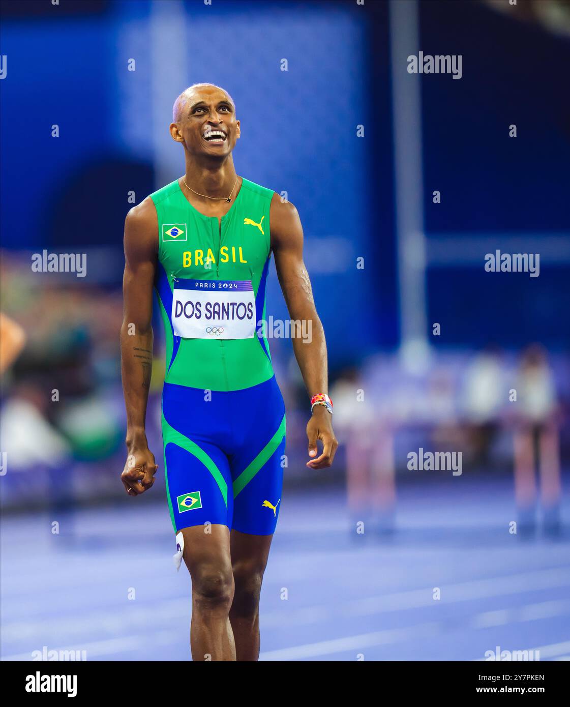 Alison dos Santos celebrating with her country's flag in the 400 meters ...