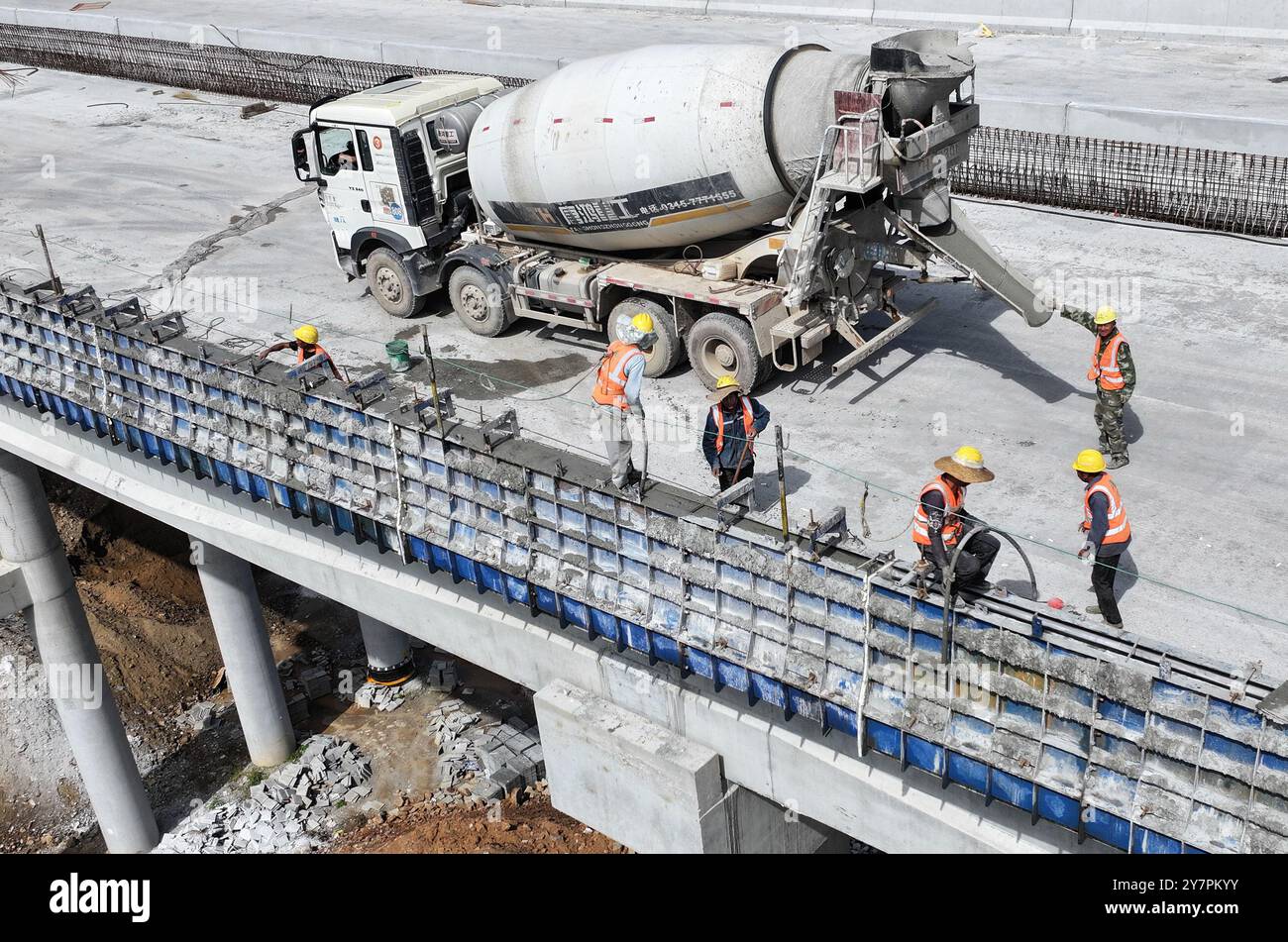 ZAOZHUANG, CHINA - OCTOBER 1, 2024 - Workers work at the construction ...