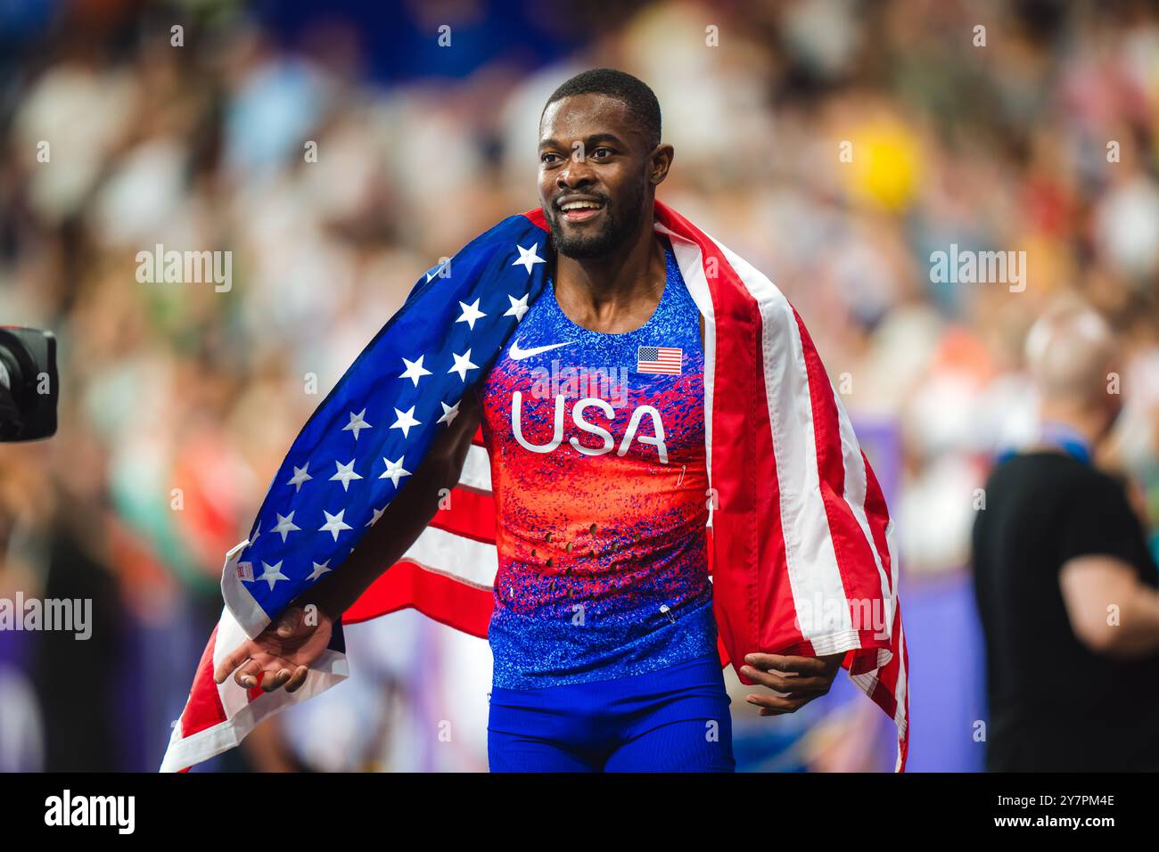 Rai Benjamin celebrating her victory with her country's flag in the 400 ...