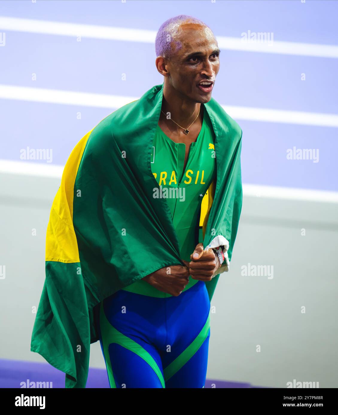 Alison dos Santos celebrating with her country's flag in the 400 meters ...