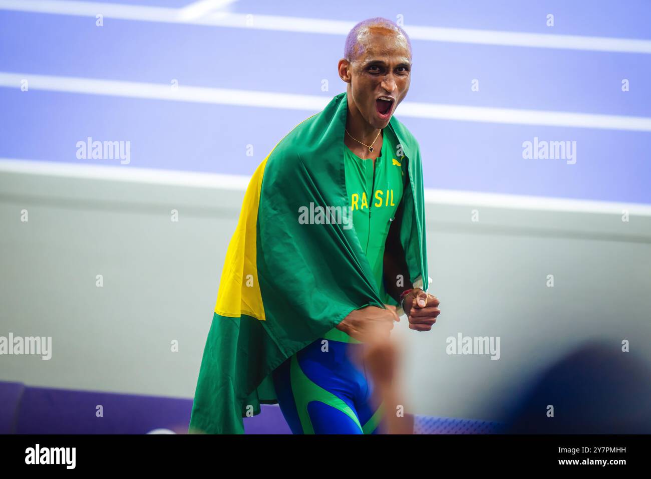Alison dos Santos celebrating with her country's flag in the 400 meters ...