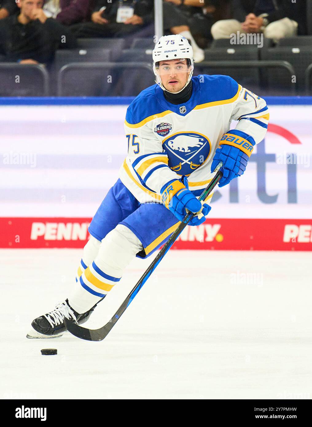 Connor Clifton, Buffalo Sabres 75 in the friendly match of the Global ...