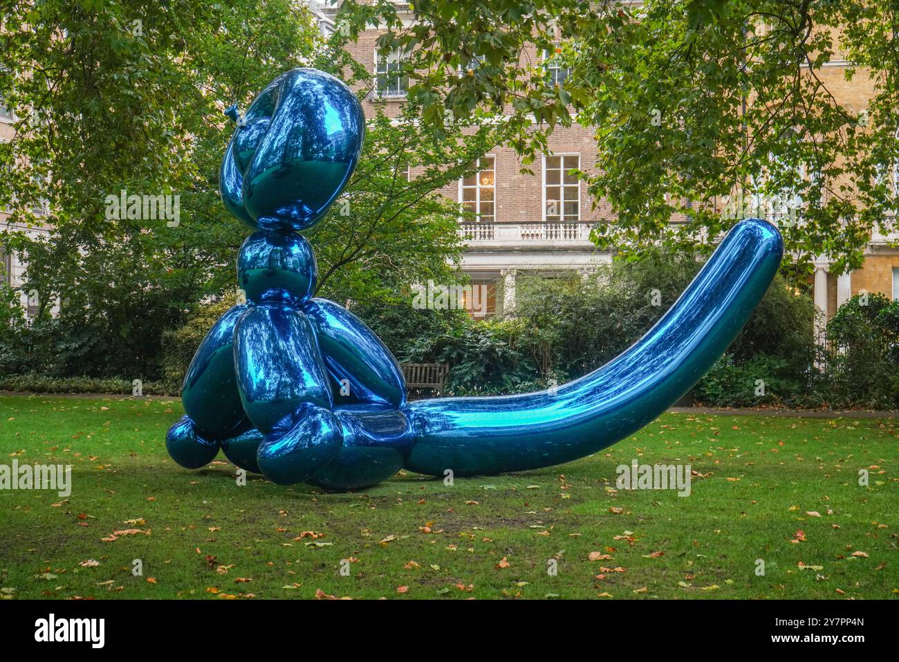Jeff Koons, Balloon Monkey (blue) sculpture in Saint James's Park ...