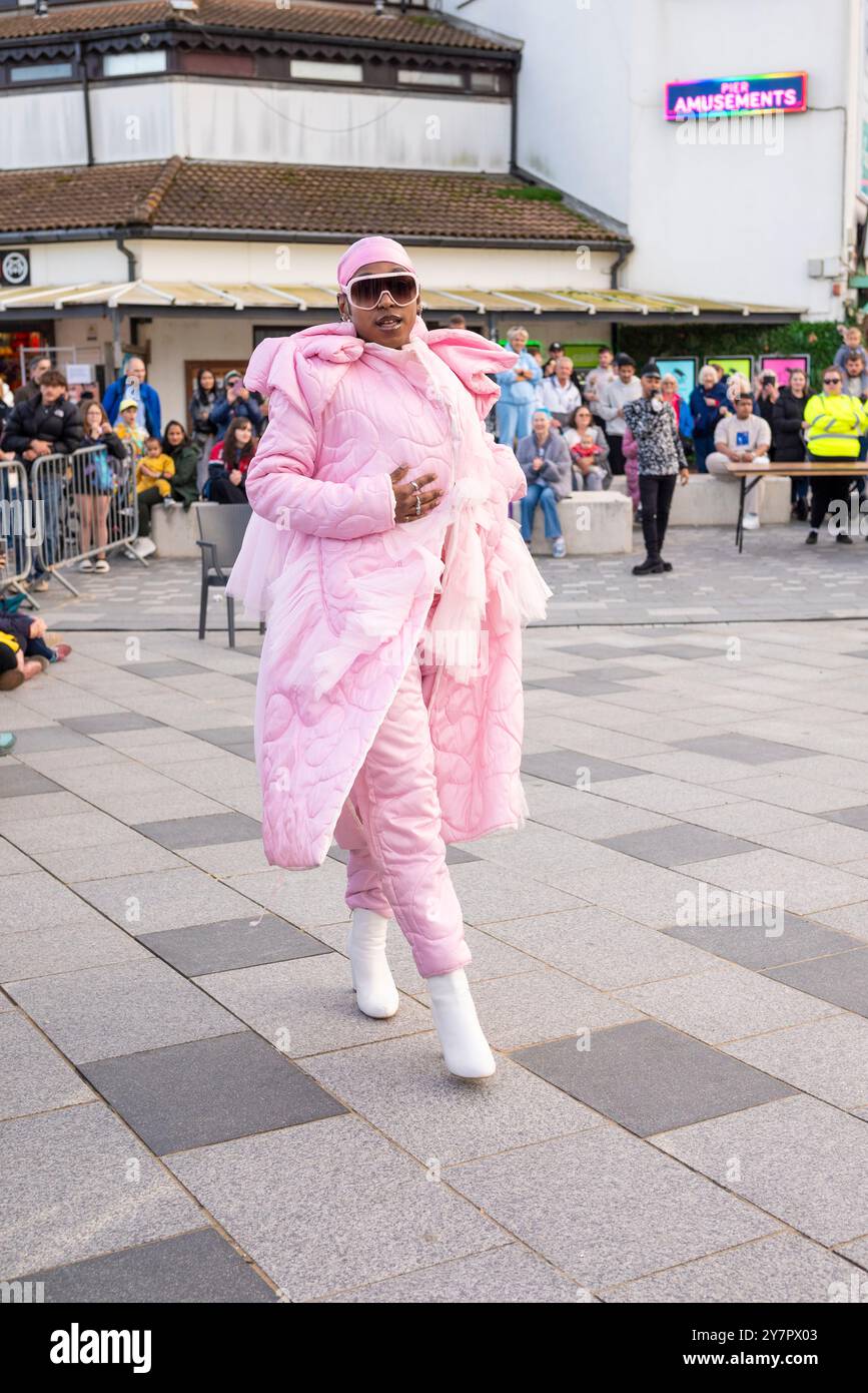 Drag Queen and Drag King act Ghetto Fabulous perform Catwalk Extra at ...