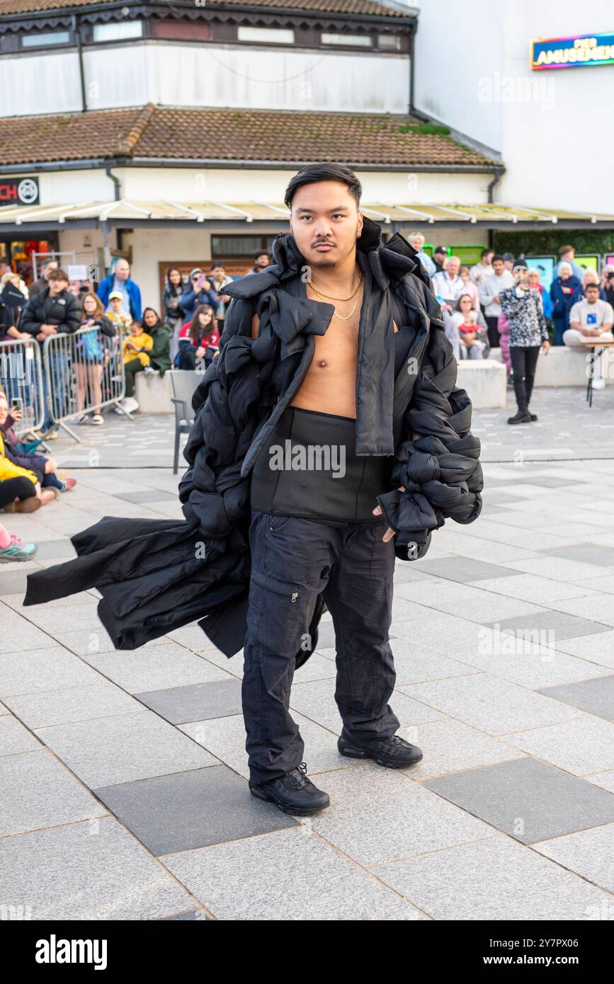 Drag Queen and Drag King act Ghetto Fabulous perform Catwalk Extra at ...