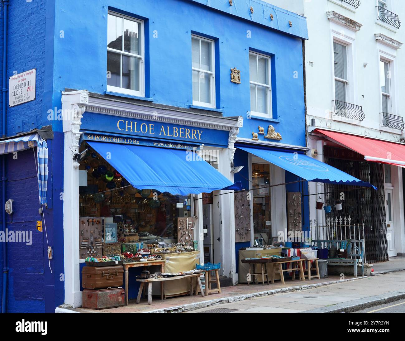 Colorful stores with outdoor tables in Portobello Road Stock Photo - Alamy