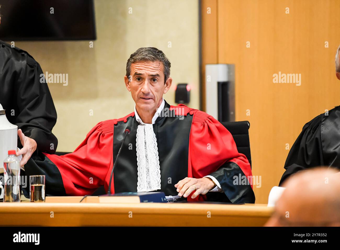 Assises assises assisen tongres proces hi-res stock photography and ...