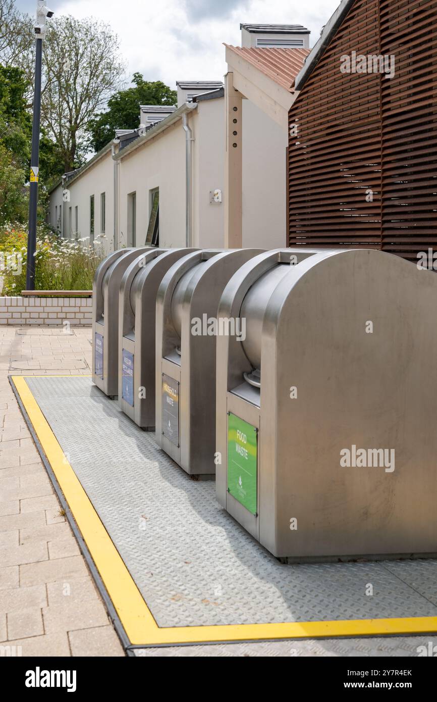 Built in bins hi-res stock photography and images - Alamy