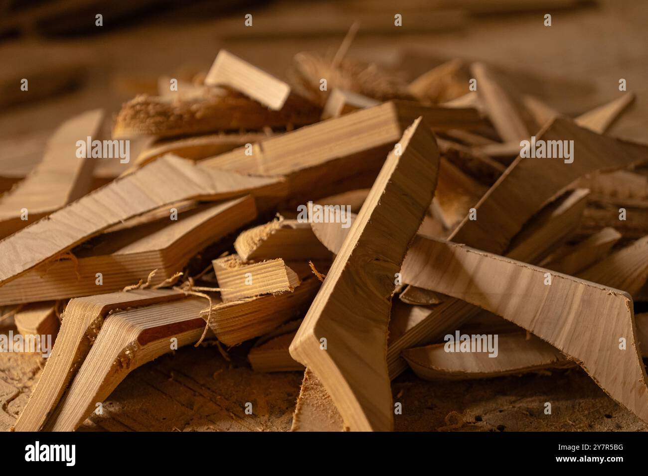 Kids in a craft workshop hi-res stock photography and images - Alamy