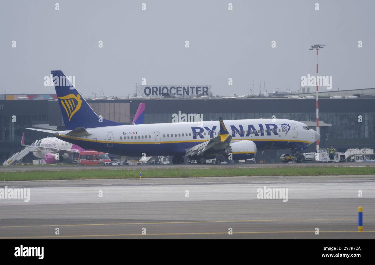 Ryanair plane tire bursts on landing, runway damaged and airport closed ...