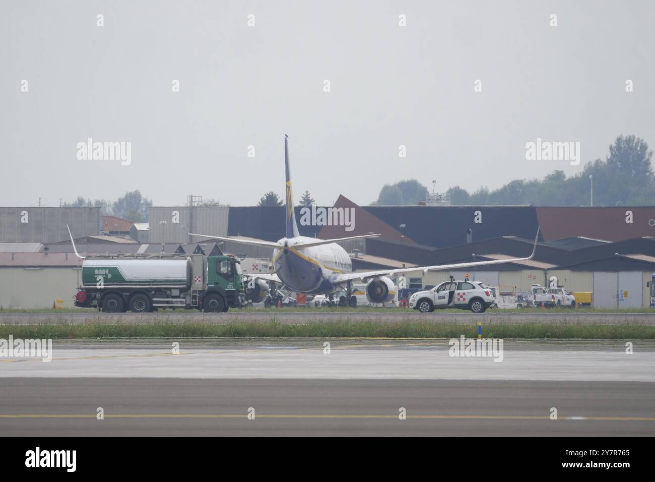 Ryanair plane tire bursts on landing, runway damaged and airport closed ...