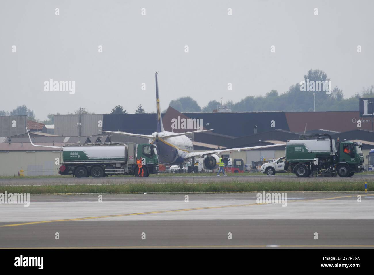 Ryanair plane tire bursts on landing, runway damaged and airport closed ...