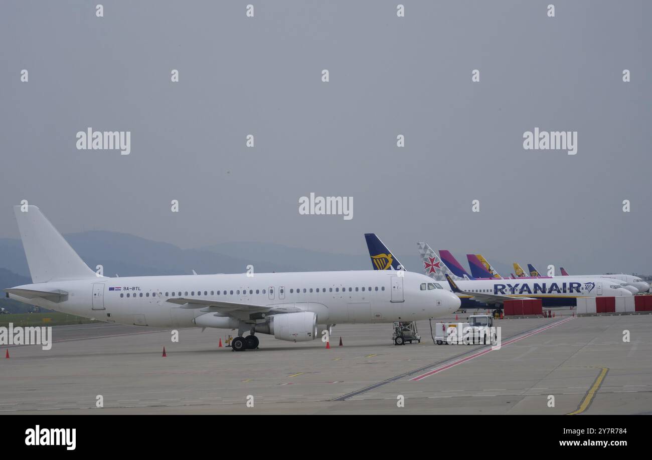 Ryanair plane tire bursts on landing, runway damaged and airport closed ...