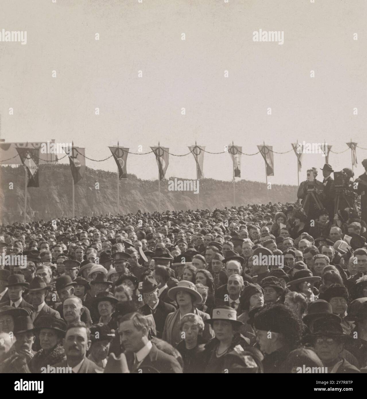 Sea of humanity eagerly listening to dedication service of Soldiers ...