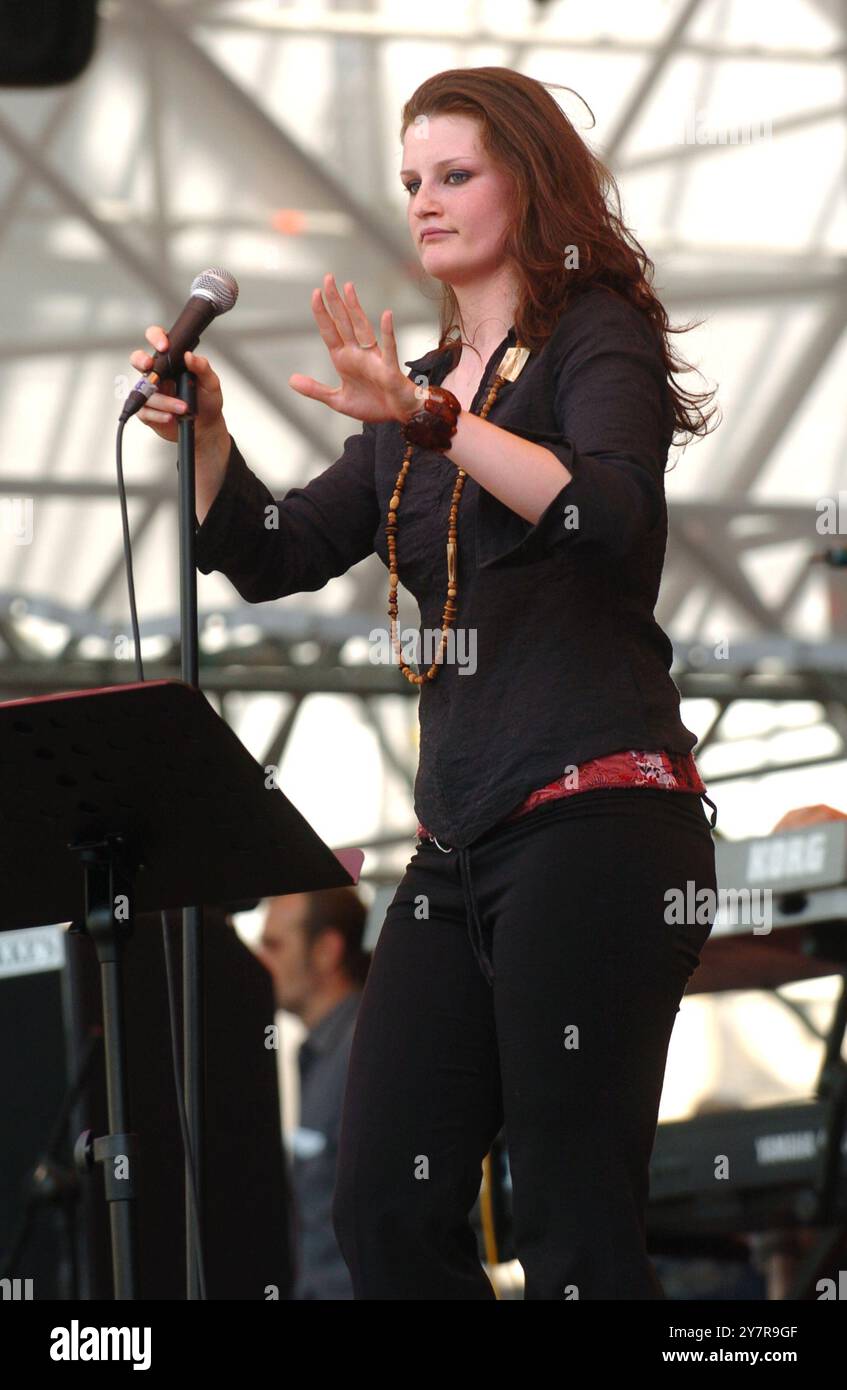 Milano 29/05/2005: Irene Fornaciari, Italian singer, during the live ...