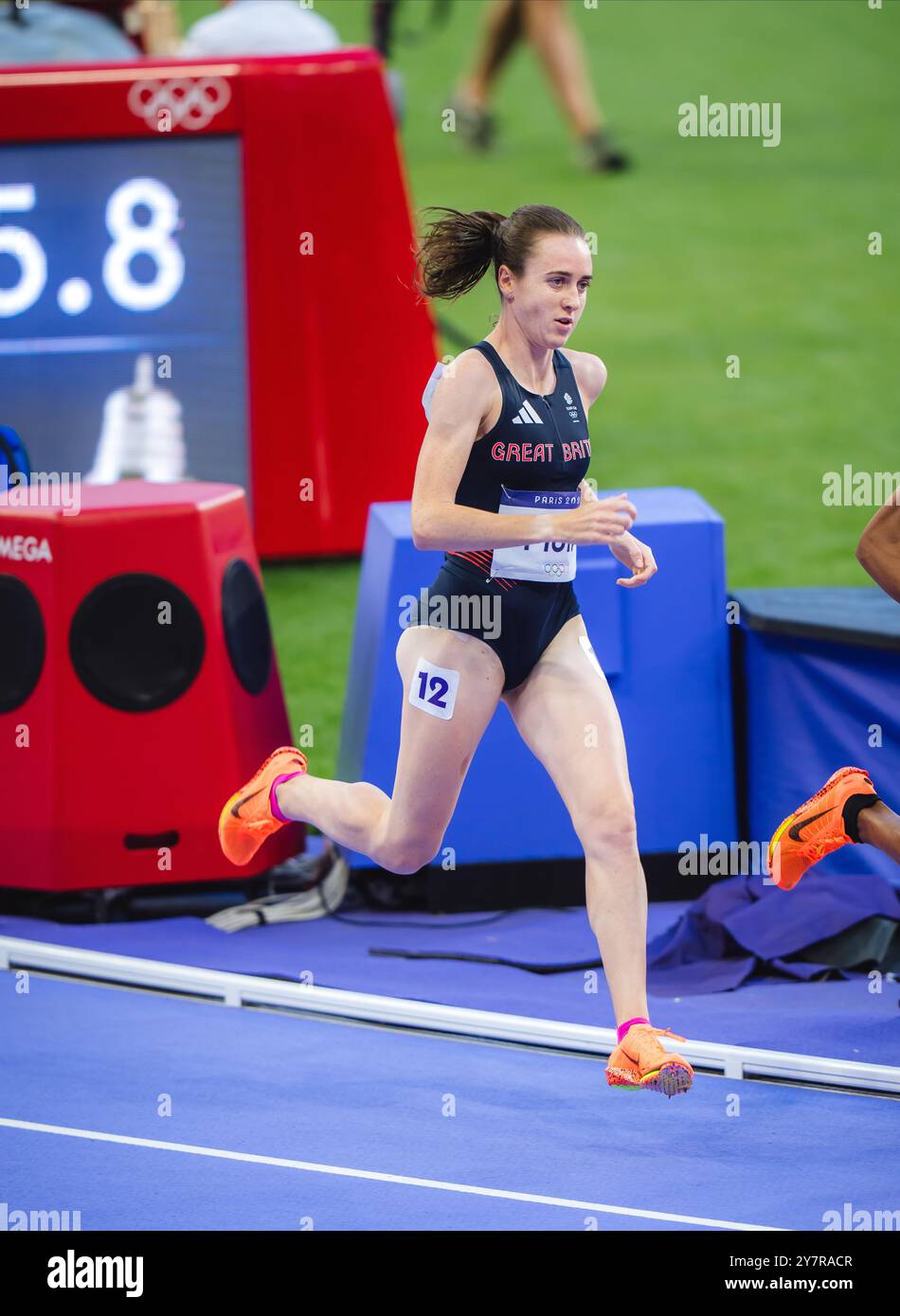 Laura Muir participating in the 800 meters at the Paris 2024 Olympic ...