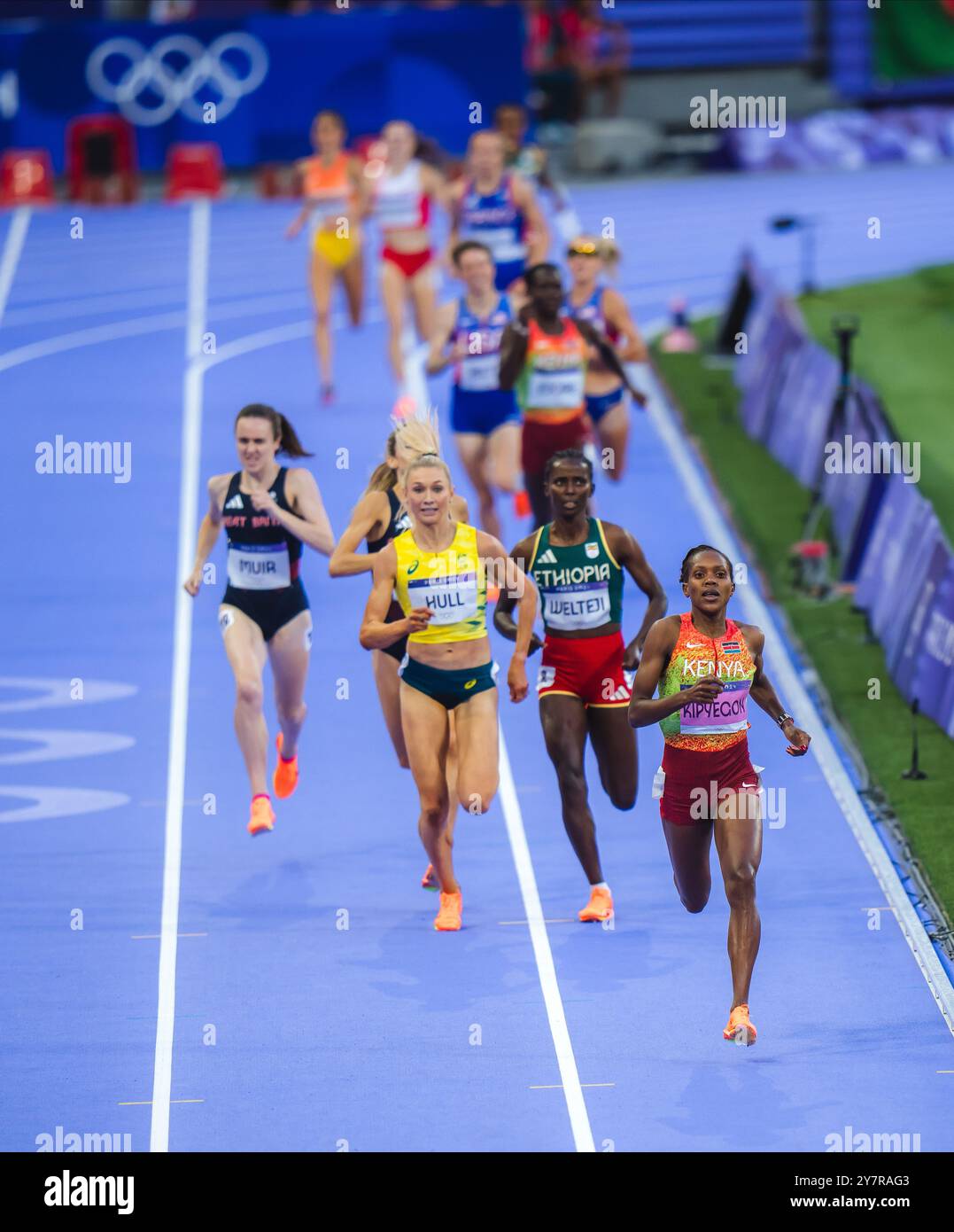 Faith Kipyegon winning in the 1500 meters at the Paris 2024 Olympic ...