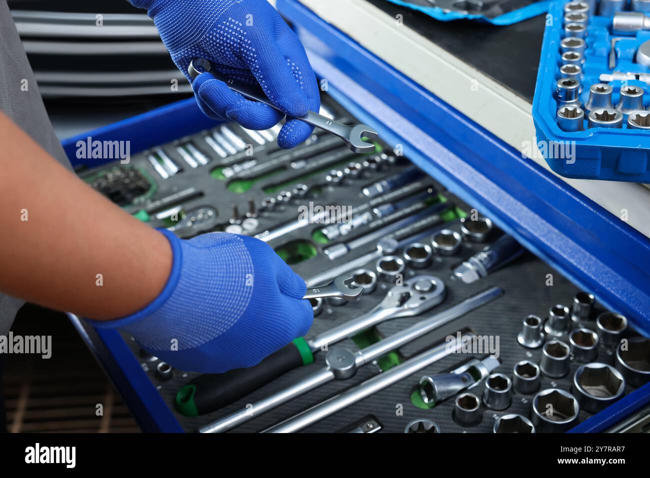 Professional auto mechanic tools hi-res stock photography and images ...