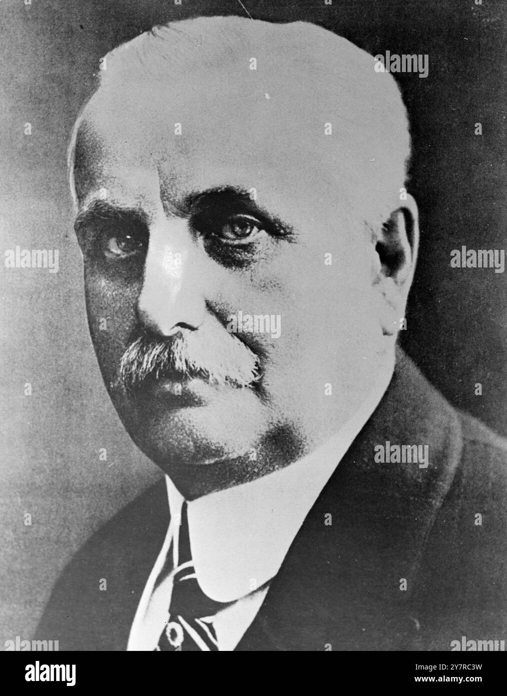 Frank Winfield Woolworth (1852 – 1919) American entrepreneur and ...