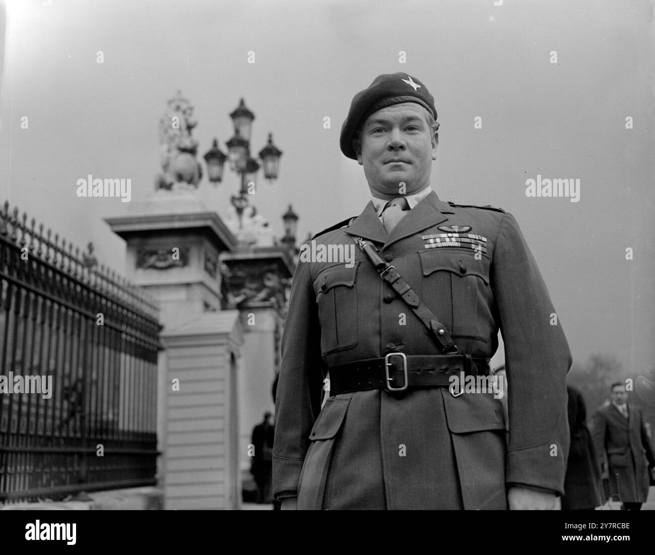 TODAY'S INVESTITURE AT BUCKINGHAM PALACE. I6.2.54. I.N.P. Photoshows ...